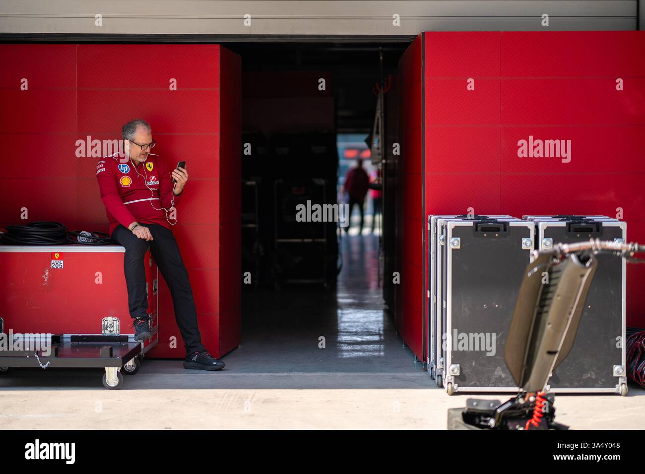 Ferrari crew member during the FORMULA 1 HEINEKEN CHINESE GRAND PRIX ...