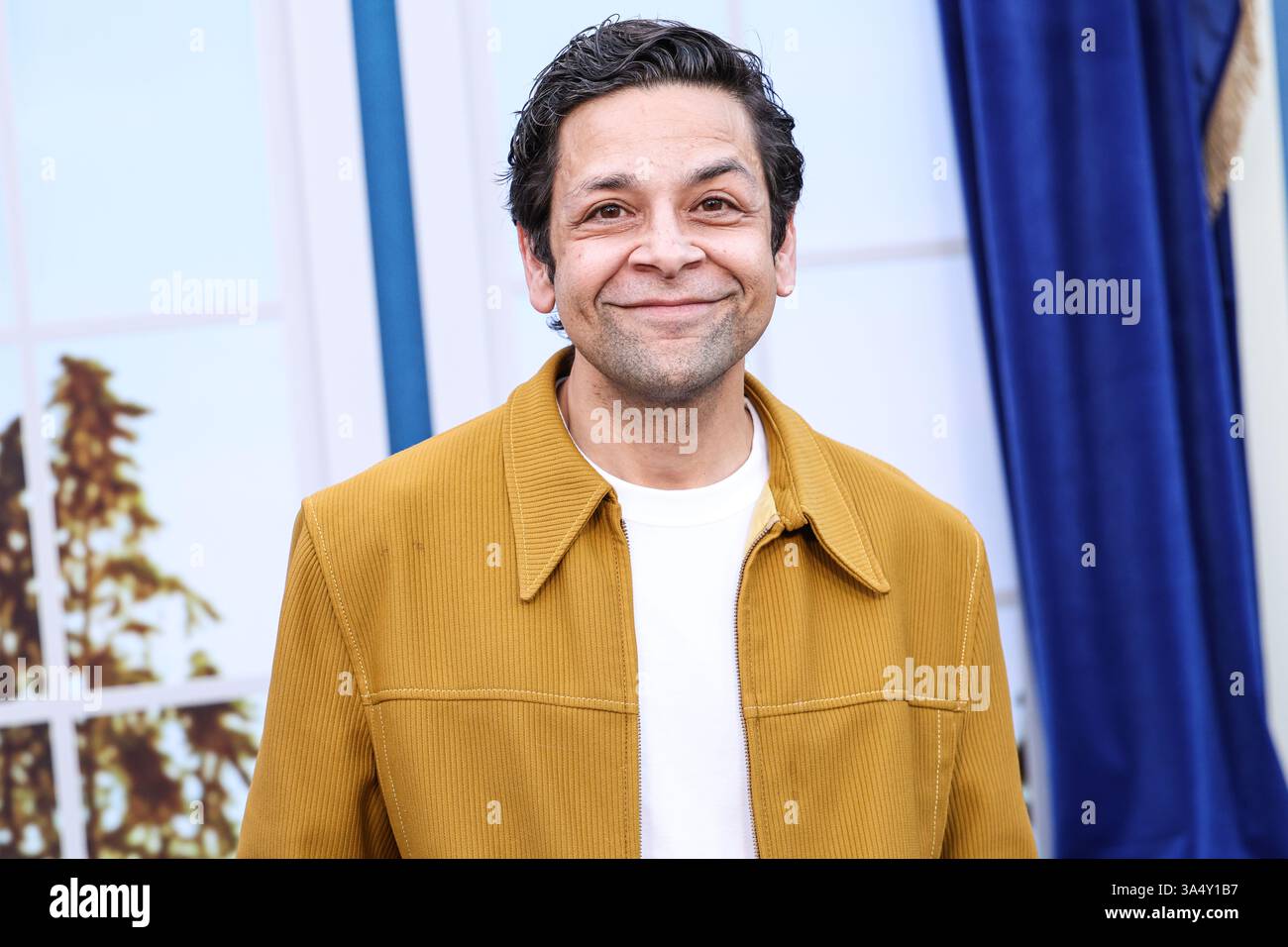 HOLLYWOOD, LOS ANGELES, CALIFORNIA, USA - MARCH 19: Izzy Diaz arrives ...