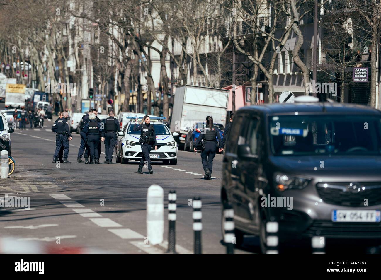 Paris, France. 20th Mar, 2025. A bomb threat occurred at the Caroline ...