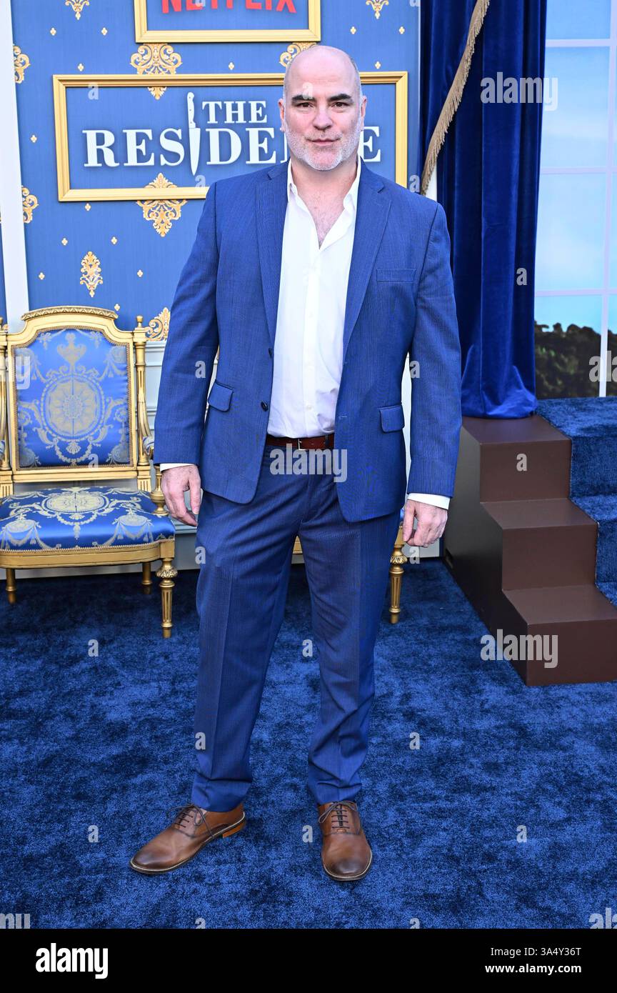 James Babson bei der Weltpremiere der Netflix Miniserie The Residence ...