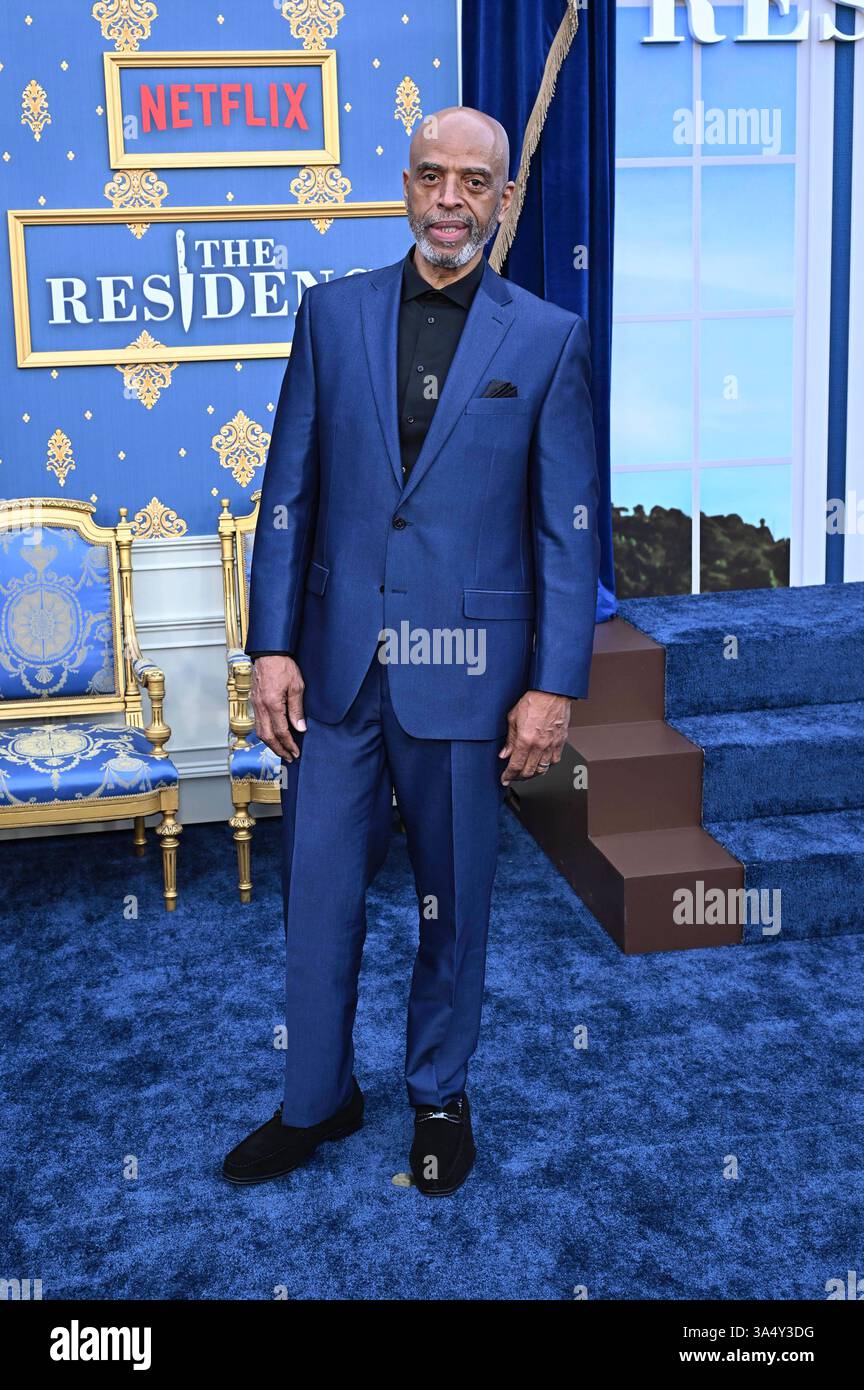 Al Mitchell bei der Weltpremiere der Netflix Miniserie The Residence in ...