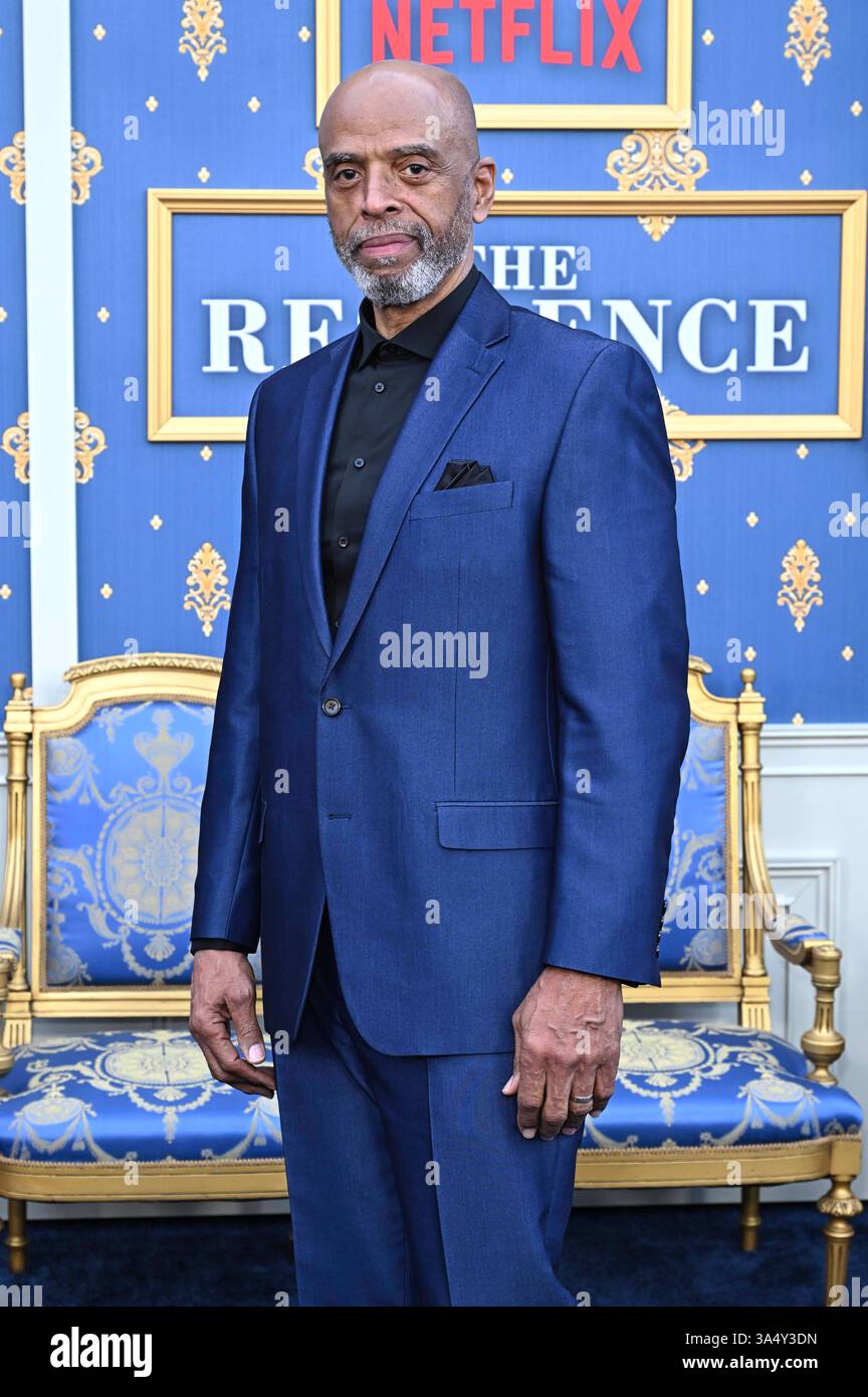 Al Mitchell bei der Weltpremiere der Netflix Miniserie The Residence in ...