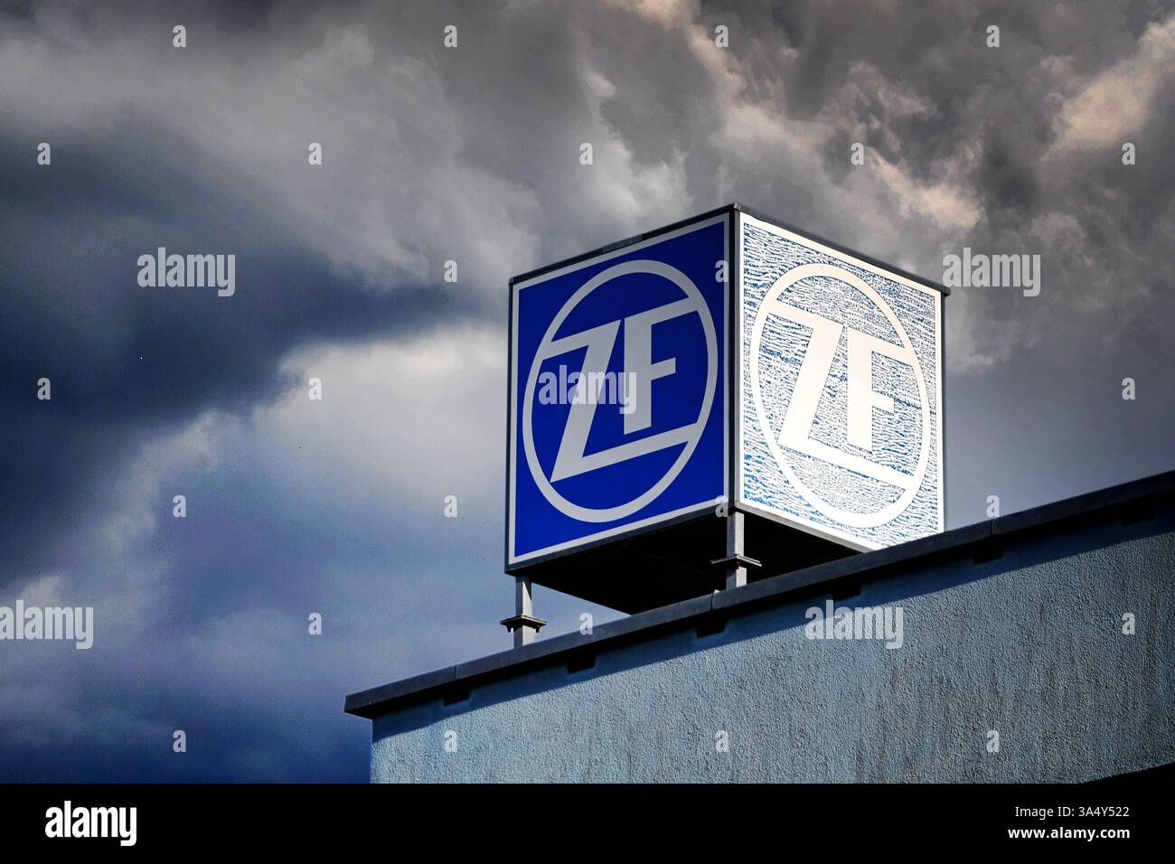 Autozulieferer ZF meldet Milliardenverlust ZF Logo,Firmenemblem ...
