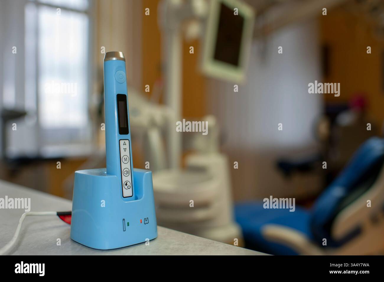 wireless device for automatic administration of anesthetic during local ...