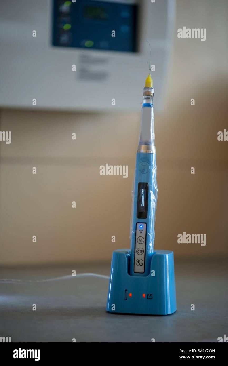 wireless device for automatic administration of anesthetic during local ...