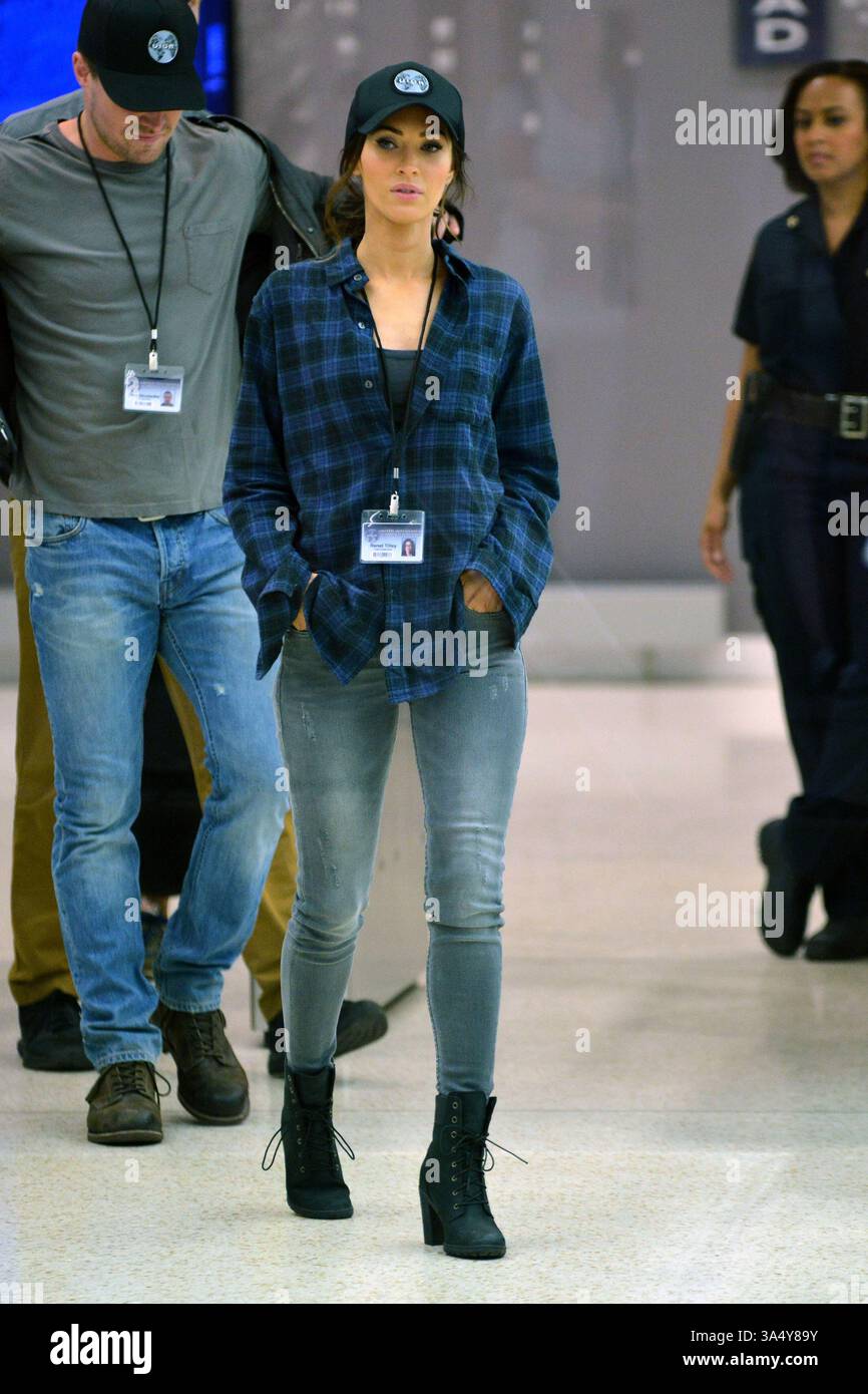 Megan Fox on the set of the movie 'Teenage Mutant Ninja Turtles 2' in ...