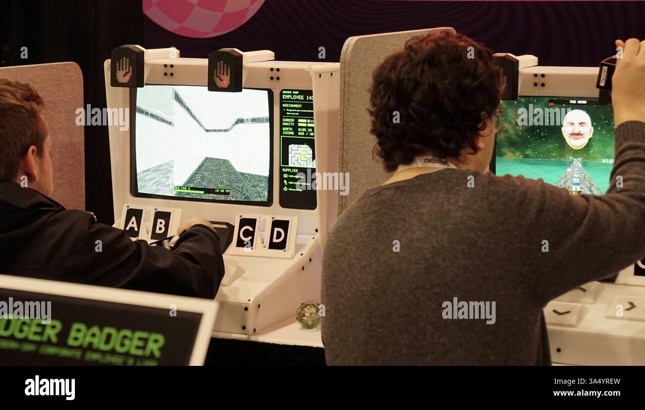 (250320) -- SAN FRANCISCO, March 20, 2025 (Xinhua) -- Visitors play ...