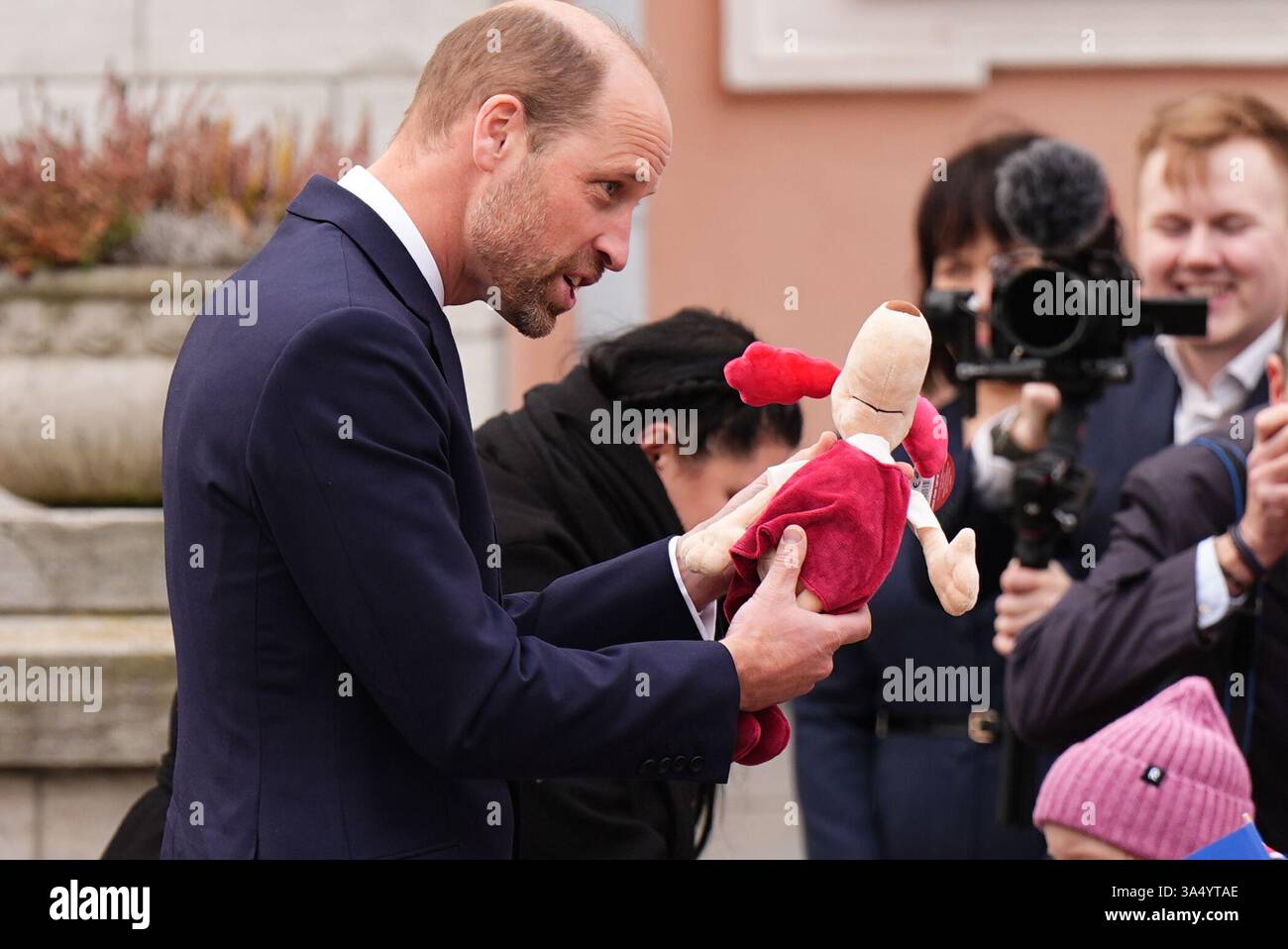 The Prince of Wales meeting children outside the Presidential Office in ...