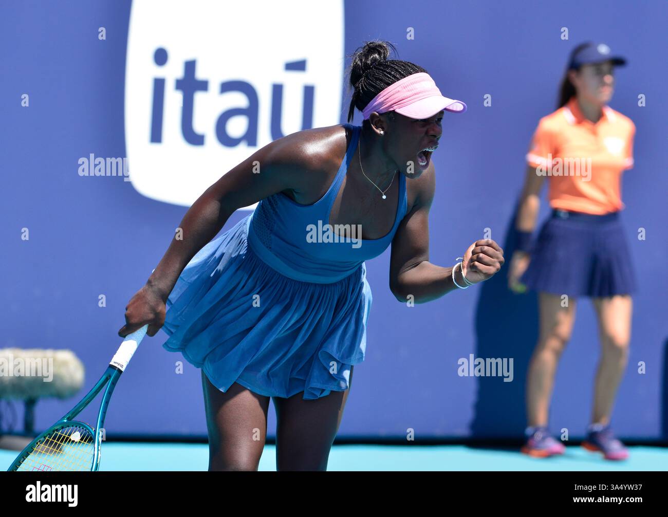 MIAMI GARDENS, FLORIDA - MARCH 19: Victoria Mboko (CAN) vs Camila ...