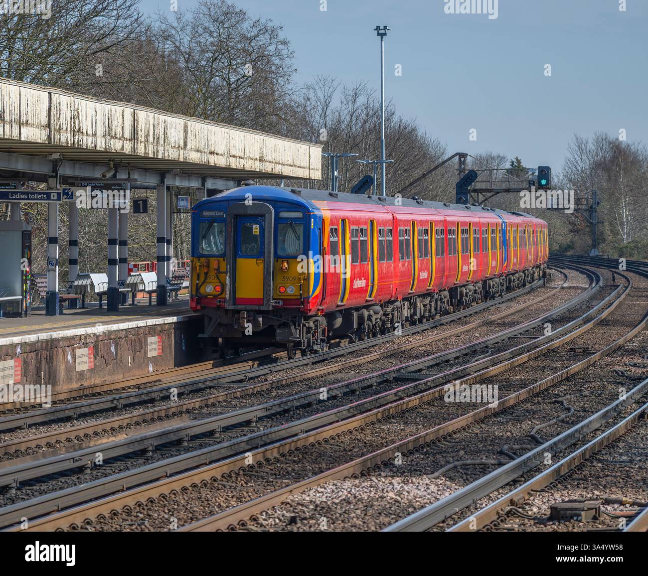 Raynes Park station, London, UK. 20th Mar, 2025. A South West inner ...