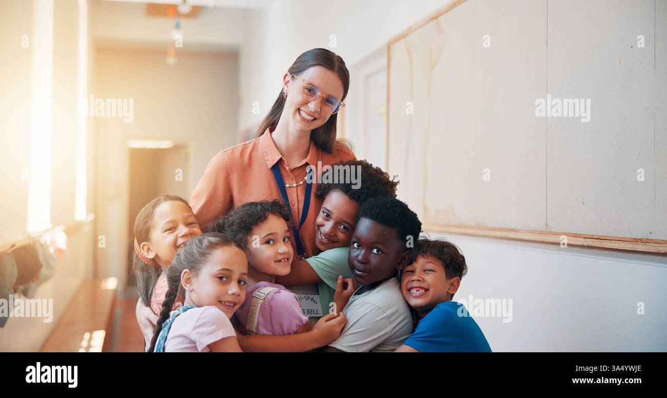 Teacher hug greeting kindergarten hi-res stock photography and images ...