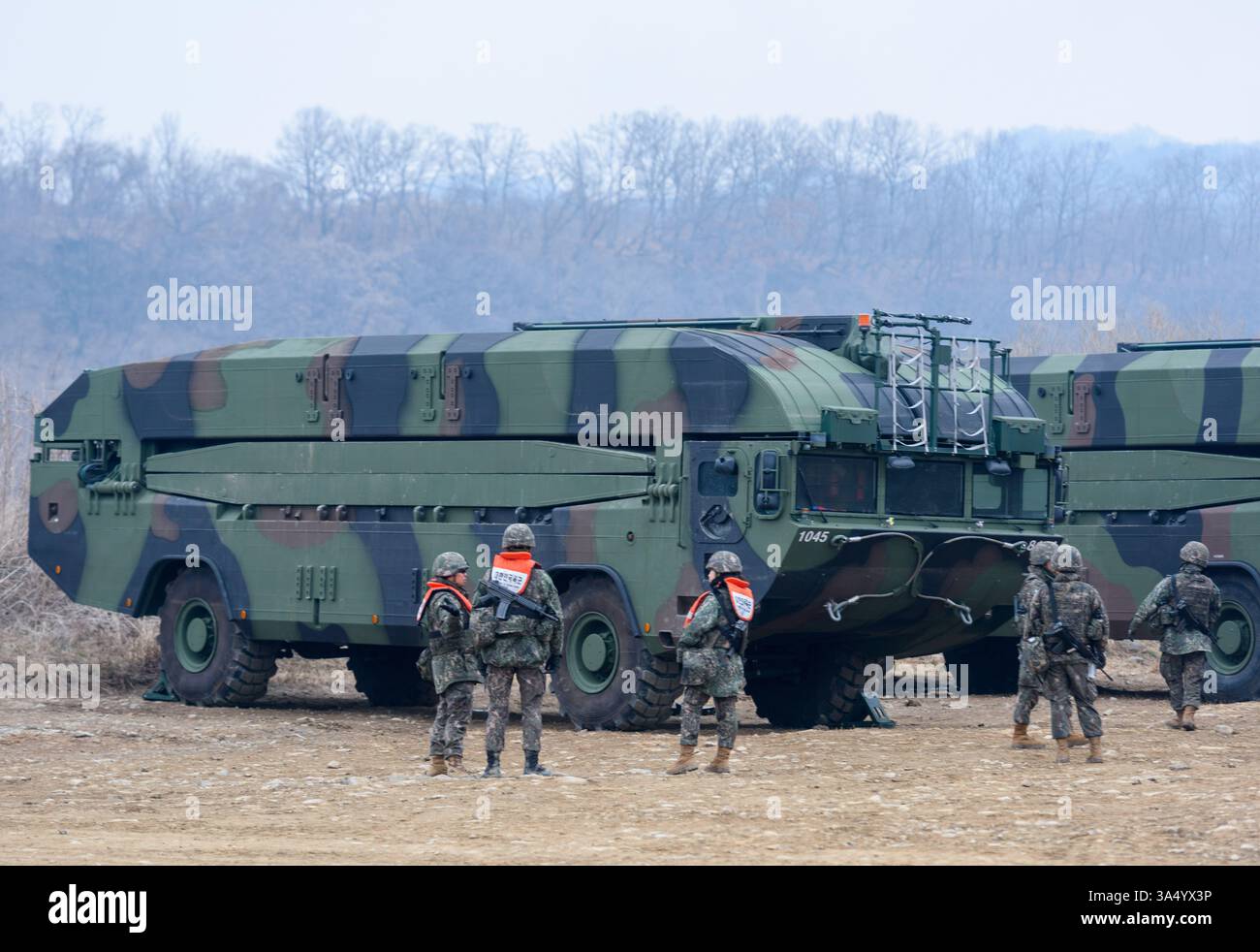 Self propelled bridging vehicle hi-res stock photography and images - Alamy