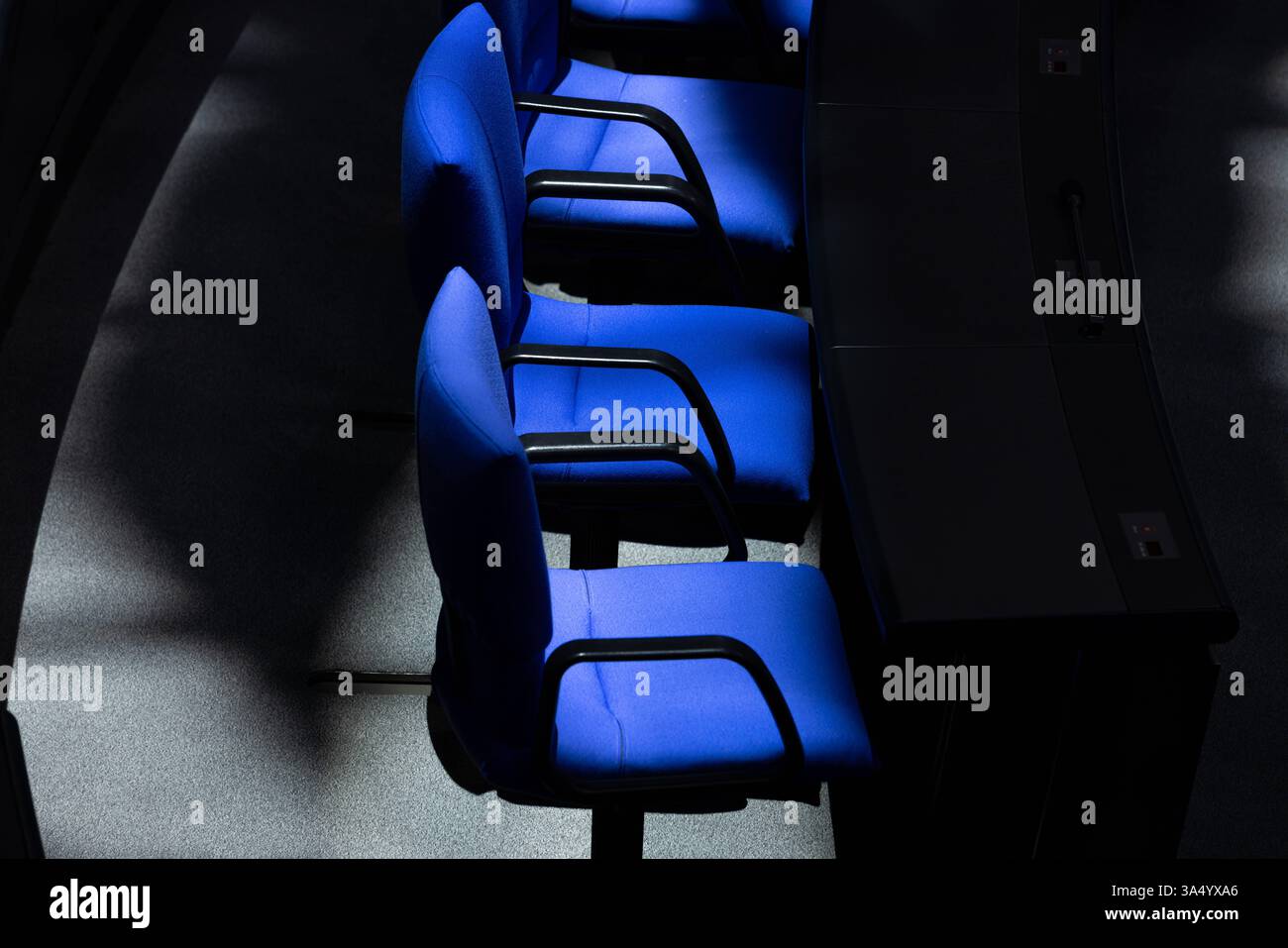 Das Plenum des Bundestages ohne die Politiker. *** The plenary of the ...