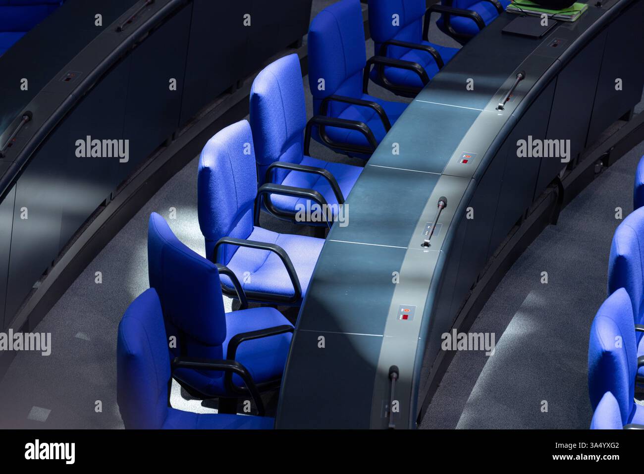 Das Plenum des Bundestages ohne die Politiker. *** The plenary of the ...