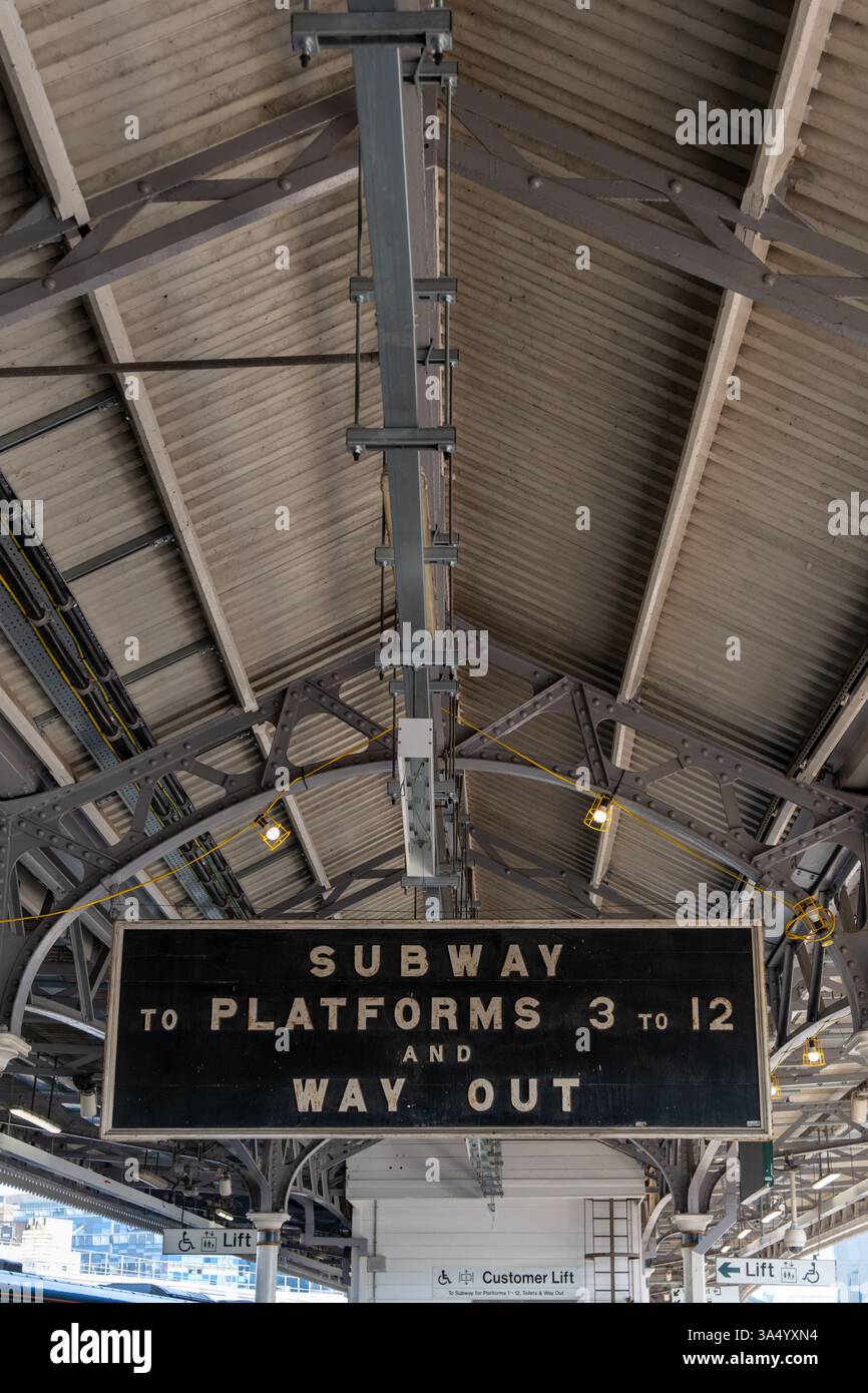Bristol Temple Meads platform signs Stock Photo - Alamy