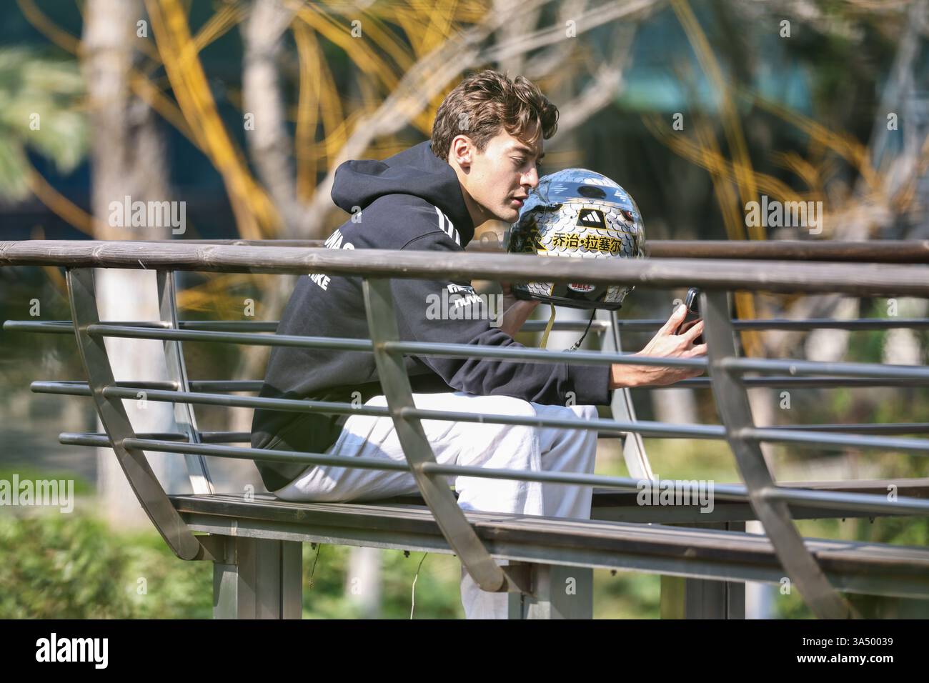 George russell 2025 helmet hi-res stock photography and images - Alamy