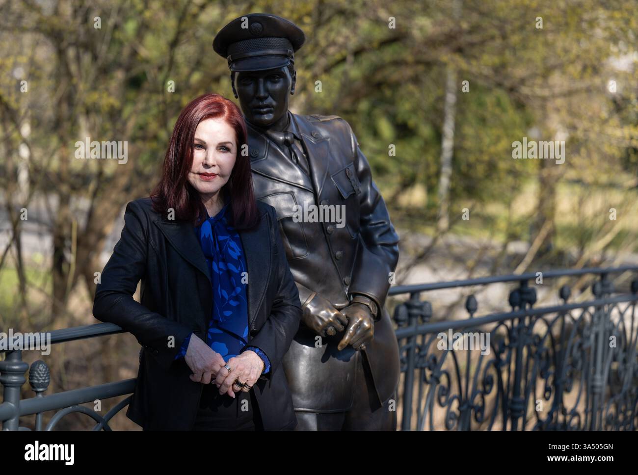 Bad Nauheim, Germany. 20th Mar, 2025. Priscilla Presley stands next to ...