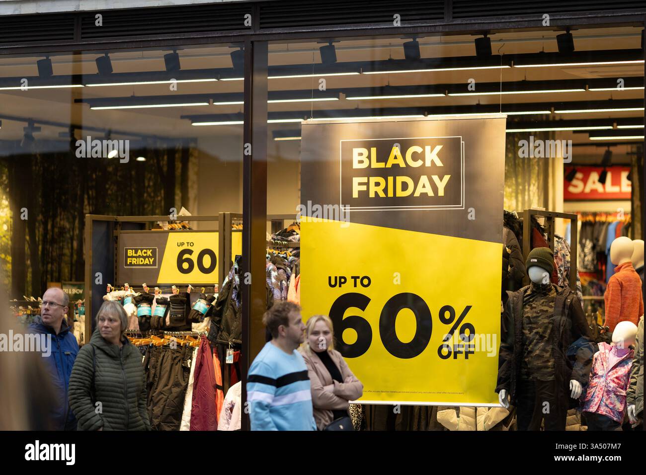 Black friday signage in hi-res stock photography and images - Alamy