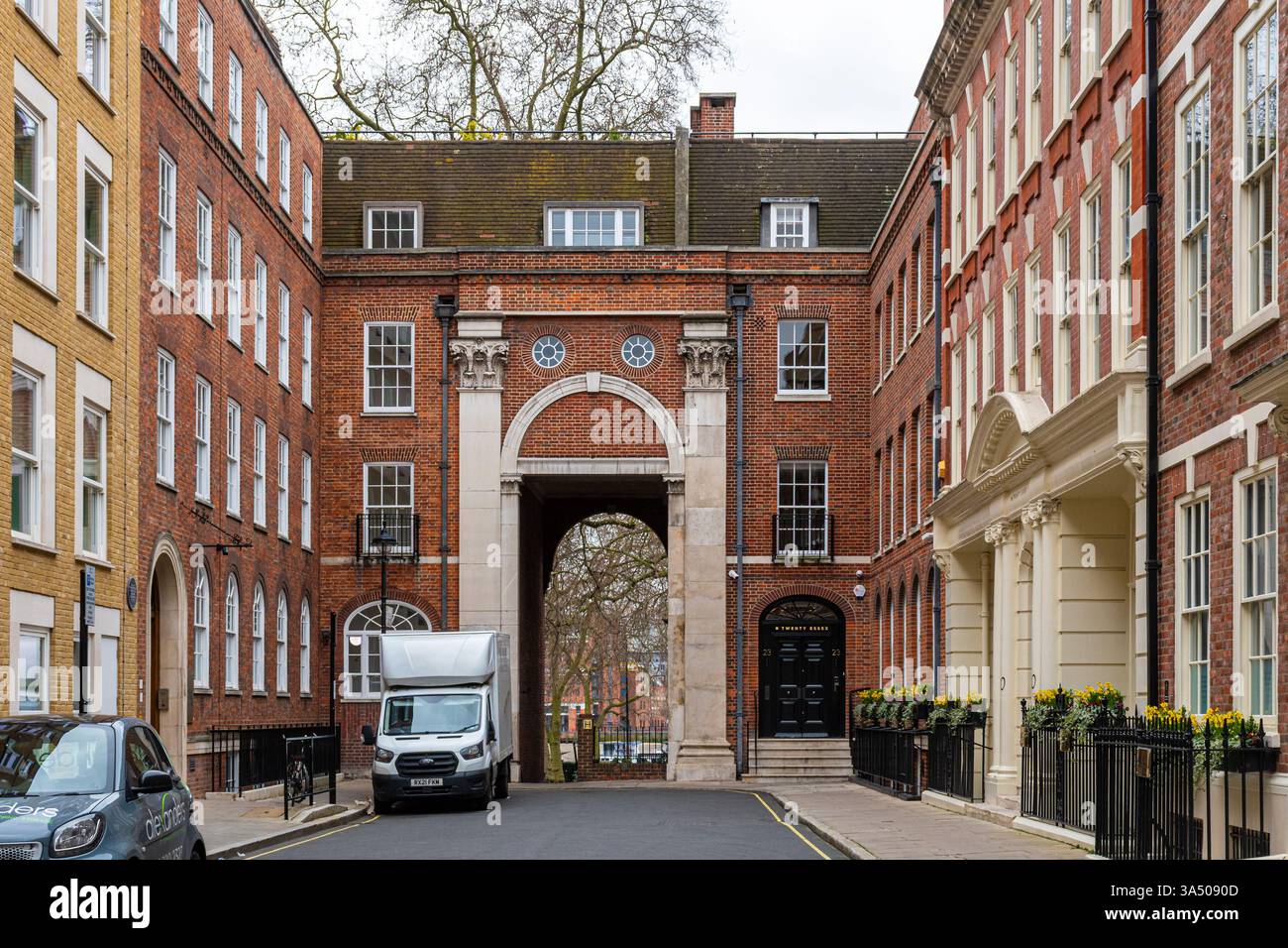 Square headed archivolt arch hi-res stock photography and images - Alamy