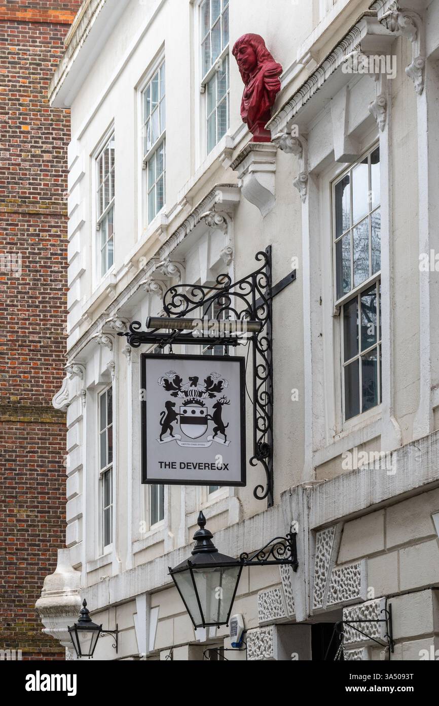 The Devereux pub with sign and red bust of Robert Devereux, Earl of ...