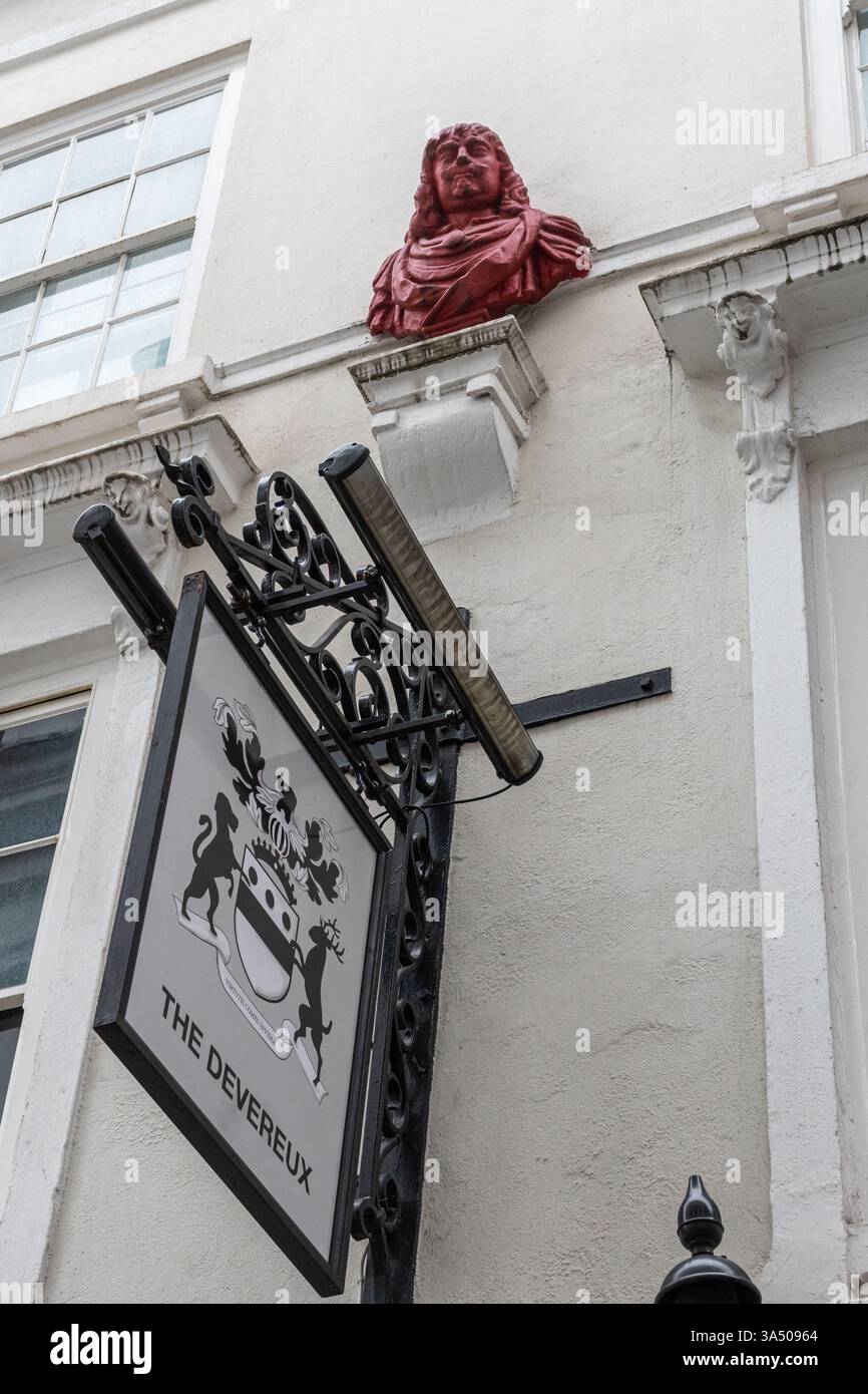 The Devereux pub with sign and red bust of Robert Devereux, Earl of ...