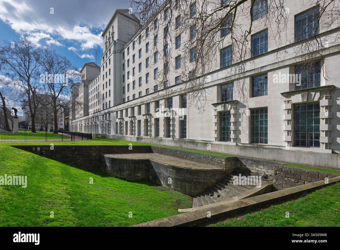 The Ministry of Defence building in Central London Stock Photo - Alamy