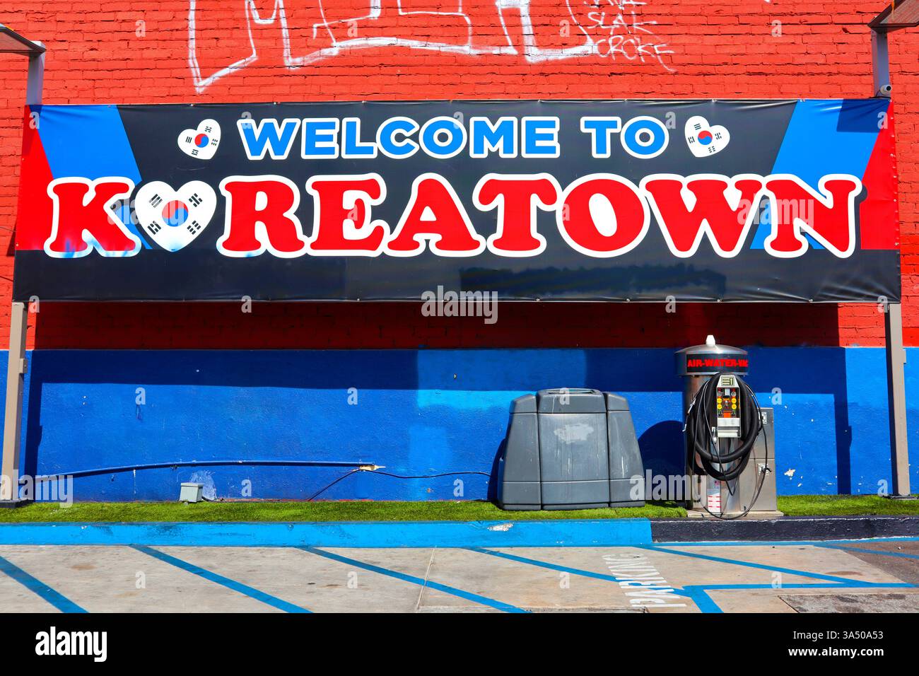 Los Angeles, California: Welcome to Koreatown sign in the Koreatown ...