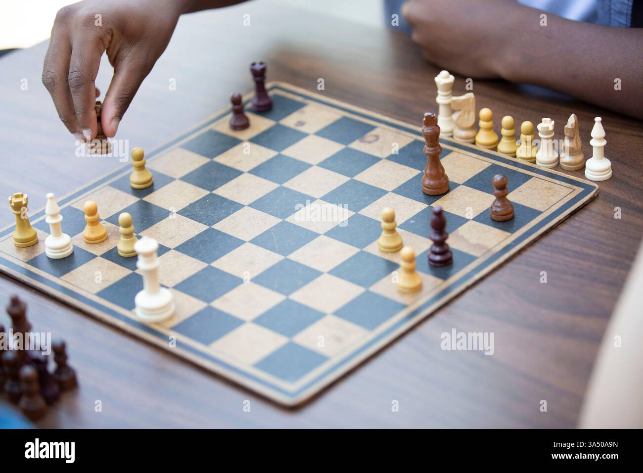 Hand moving black chess hi-res stock photography and images - Alamy