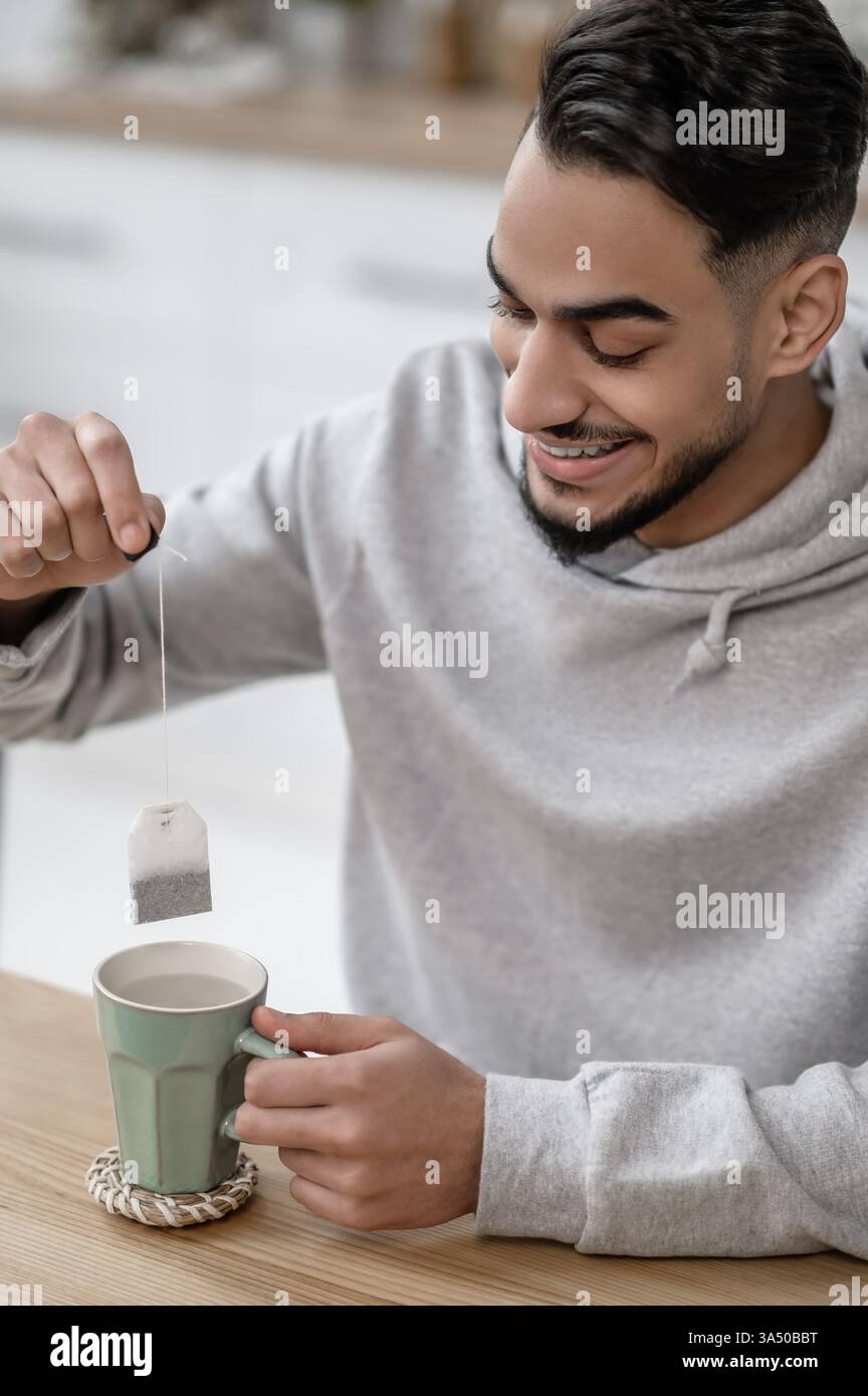 Arab man preparing tea hi-res stock photography and images - Alamy