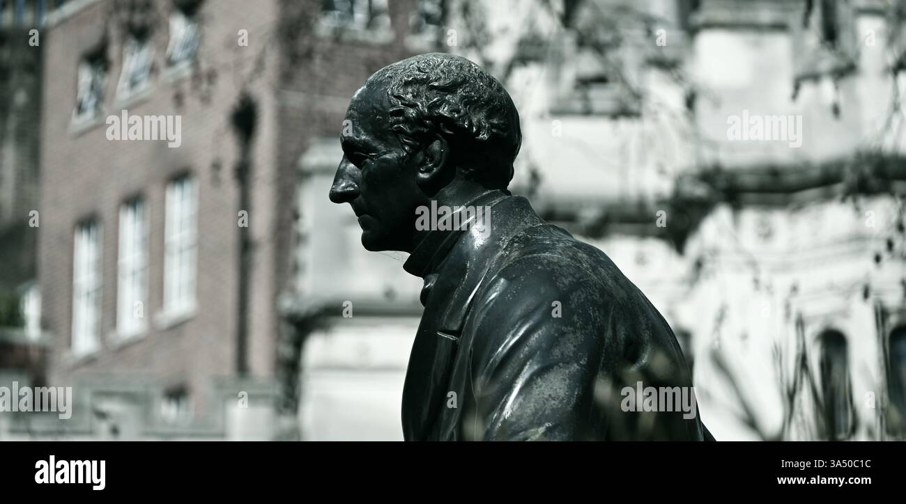 John stuart mill statue hi-res stock photography and images - Alamy