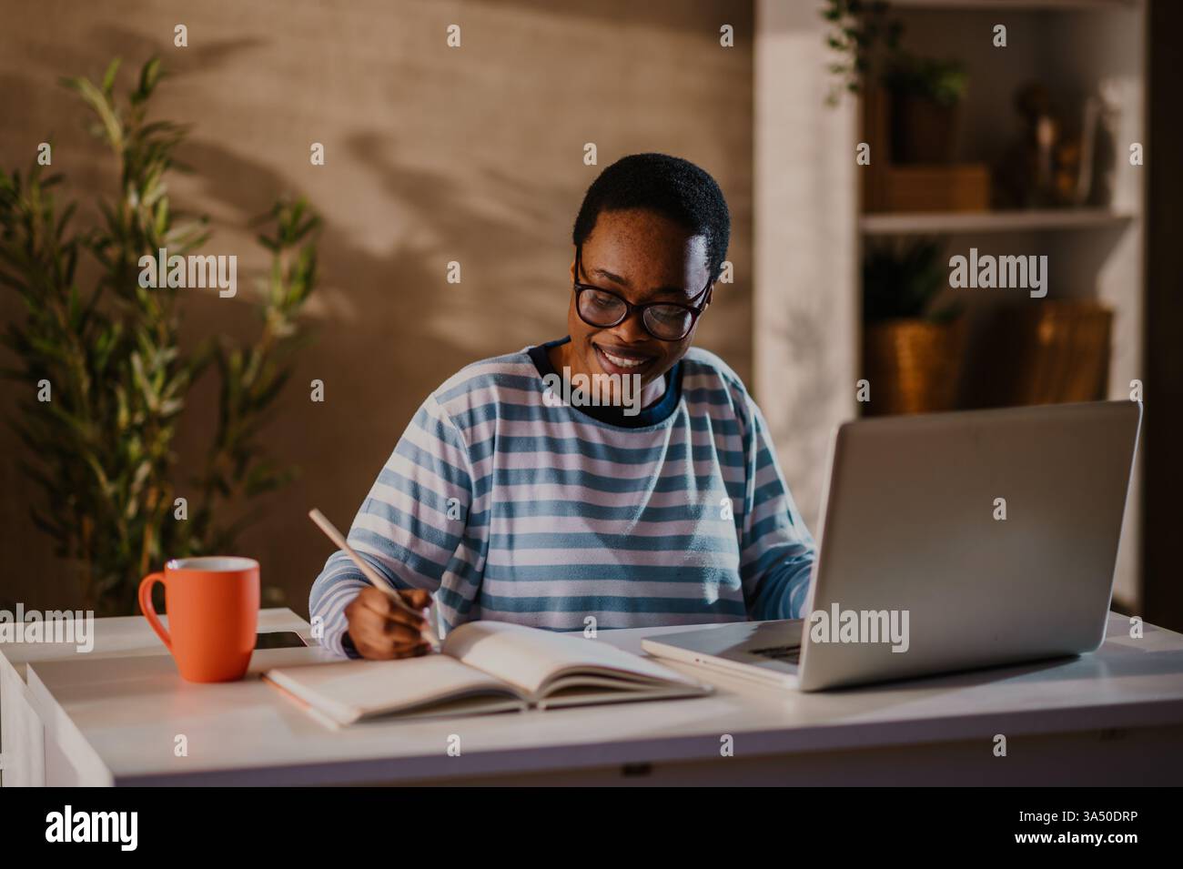 Tidy workplace laptop notes hi-res stock photography and images - Alamy