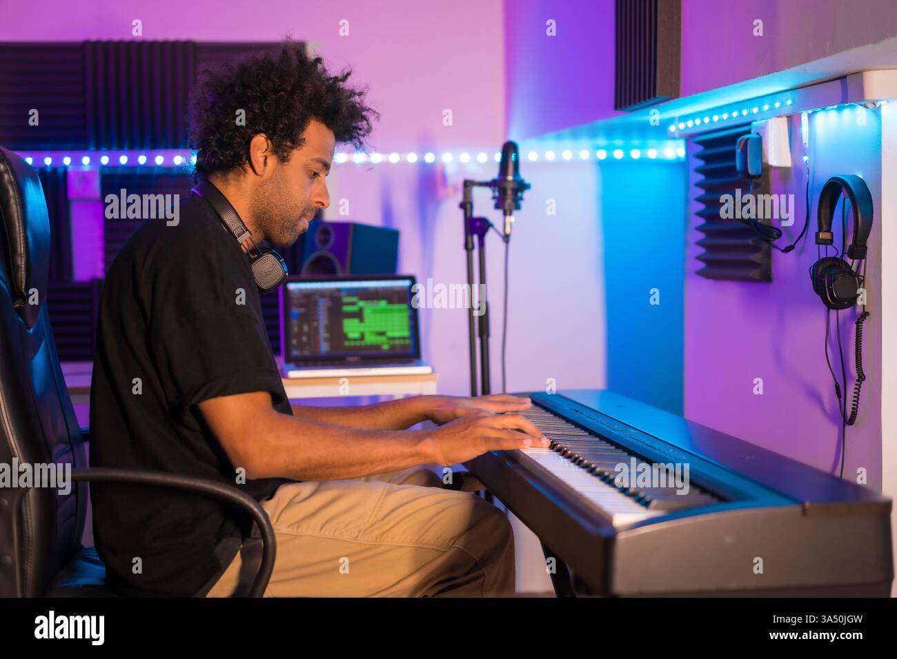 Professional audio visuals hi-res stock photography and images - Alamy