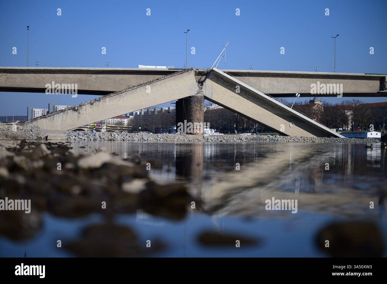 20 March 2025, Saxony, Dresden: View of the collapsed bridge span of ...