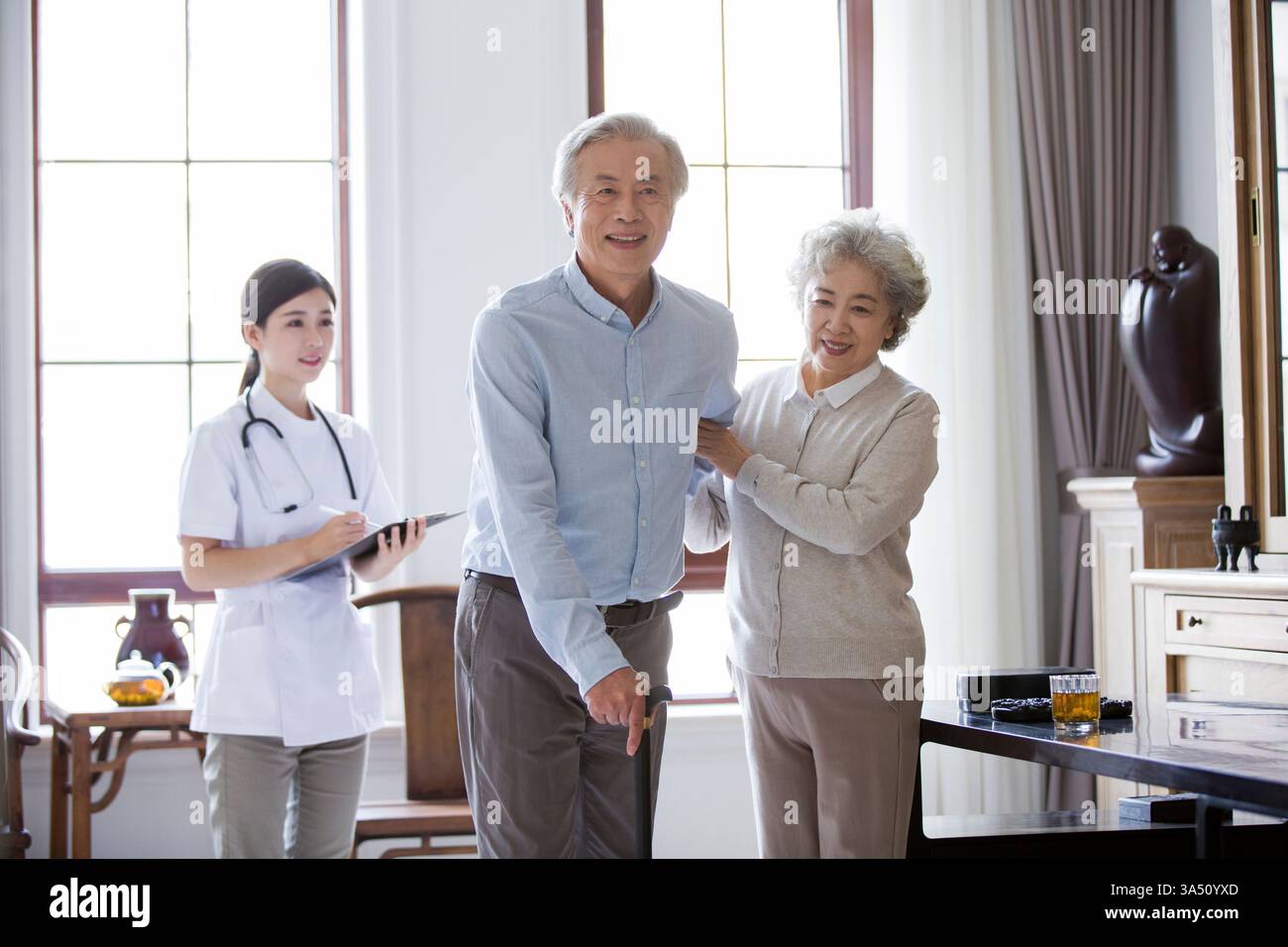 Nursing assistant hi-res stock photography and images - Alamy