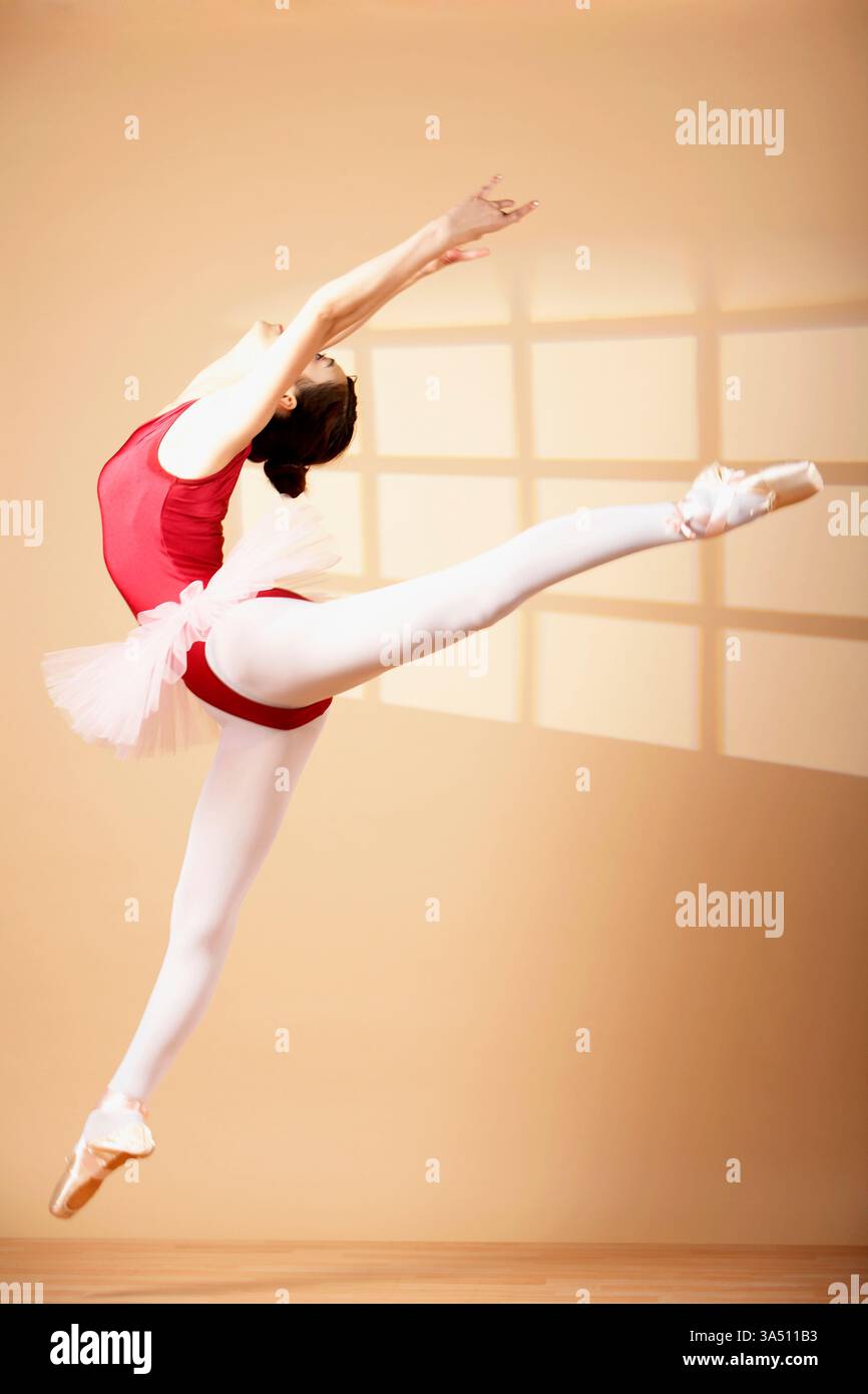 Chinese Woman Ballet Dancing Stock Photo - Alamy