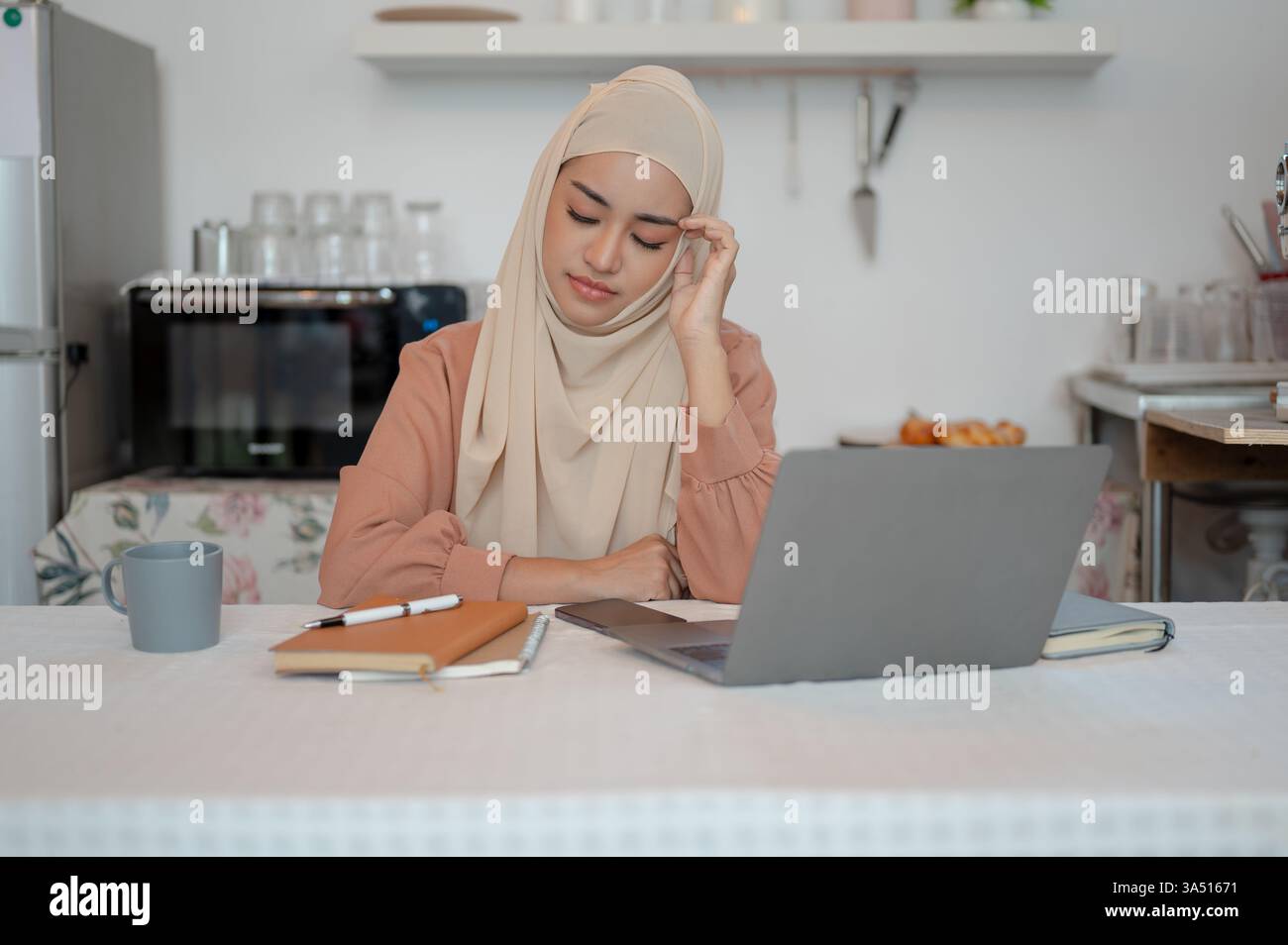 Remote work muslim women hi-res stock photography and images - Alamy