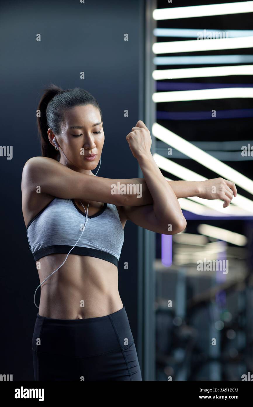 Chinese woman exercising hi-res stock photography and images - Alamy