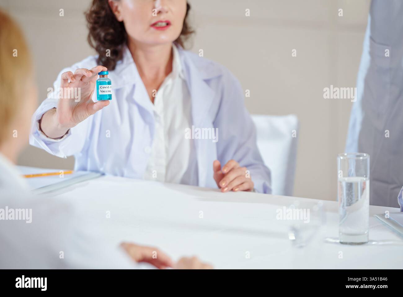 Female scientist showing vial hi-res stock photography and images - Alamy