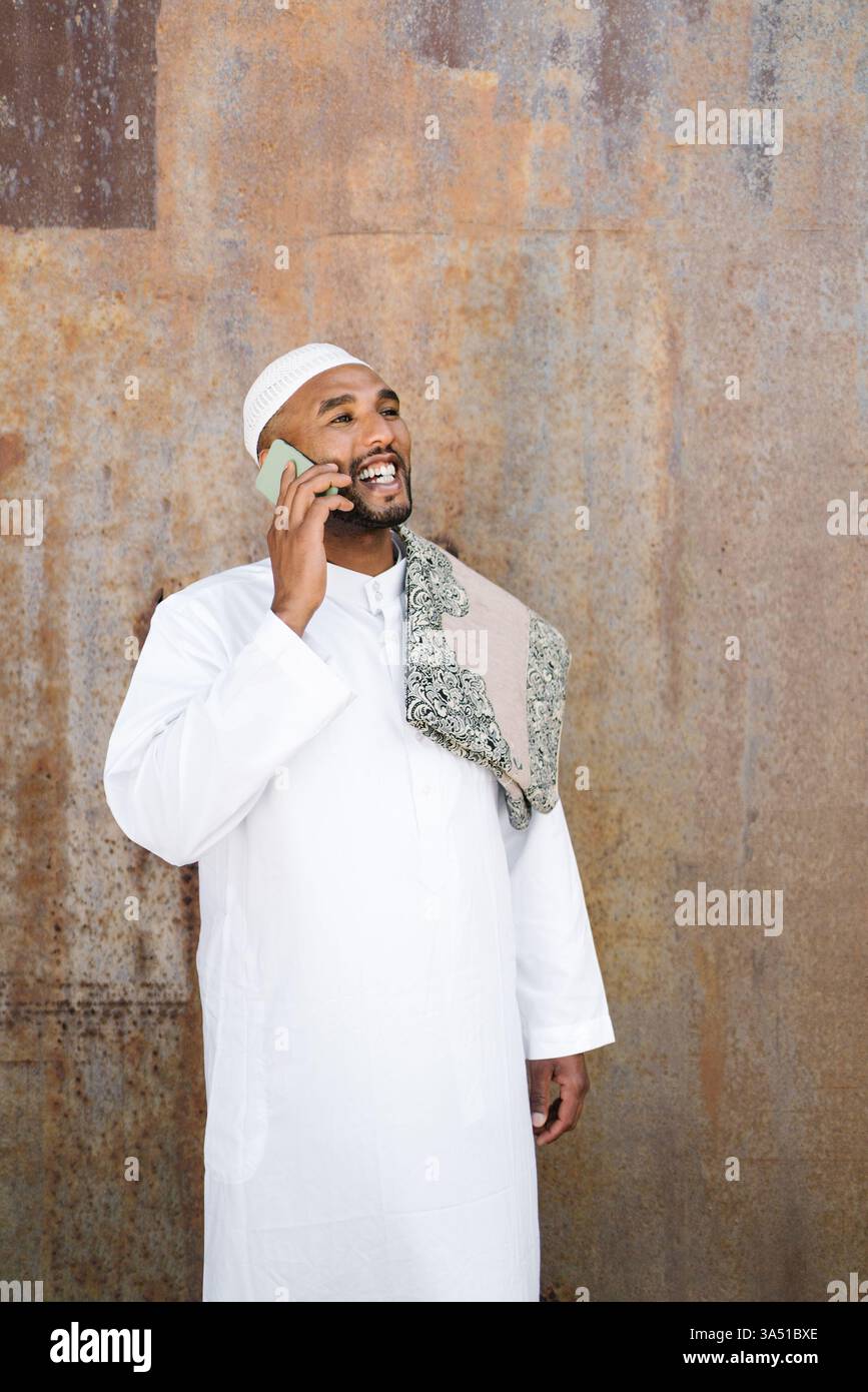 Man on street provides hi-res stock photography and images - Alamy