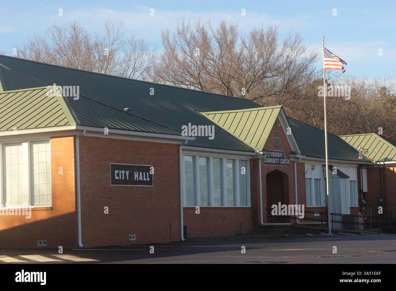City of noonday hi-res stock photography and images - Alamy