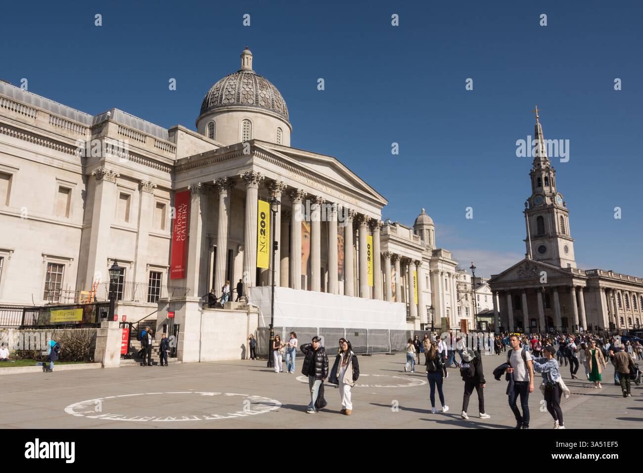 The façade and Corinthian Columns of the National Gallery on Trafalgar ...