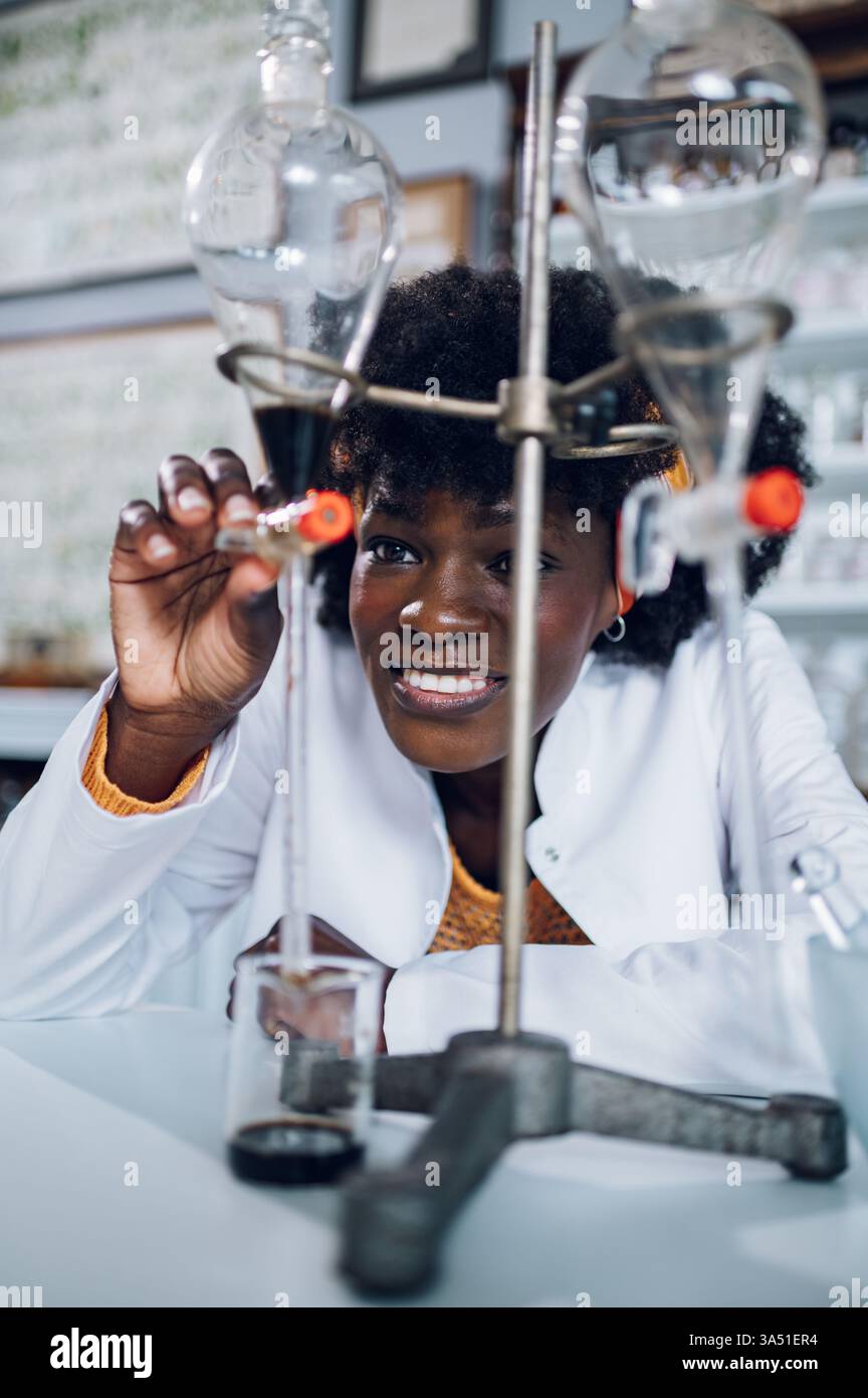African american chemist making hi-res stock photography and images - Alamy