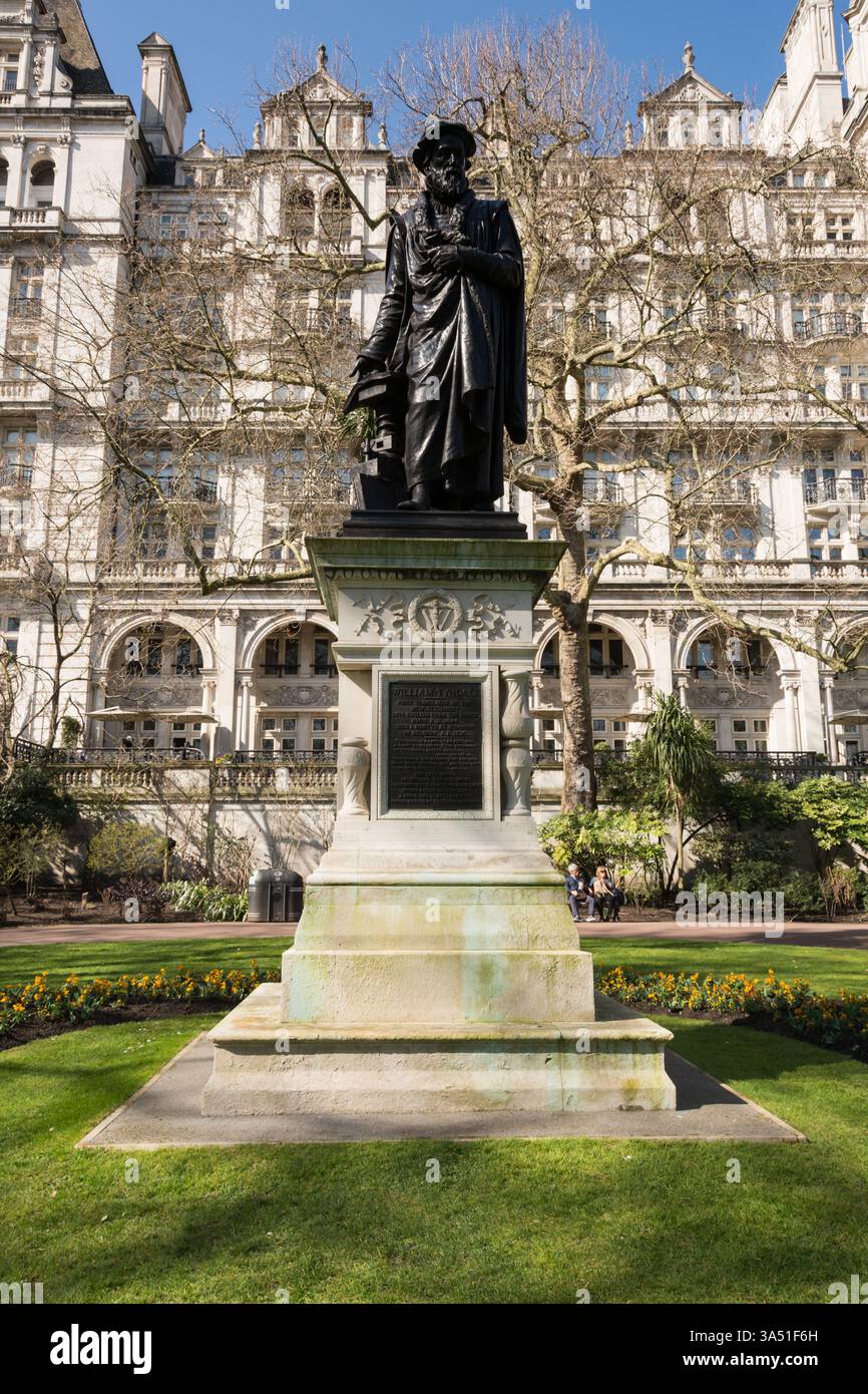 England london tyndale statue hi-res stock photography and images - Alamy