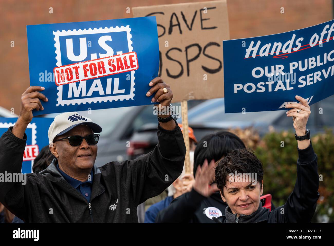 Usps processing and distribution center hi-res stock photography and ...