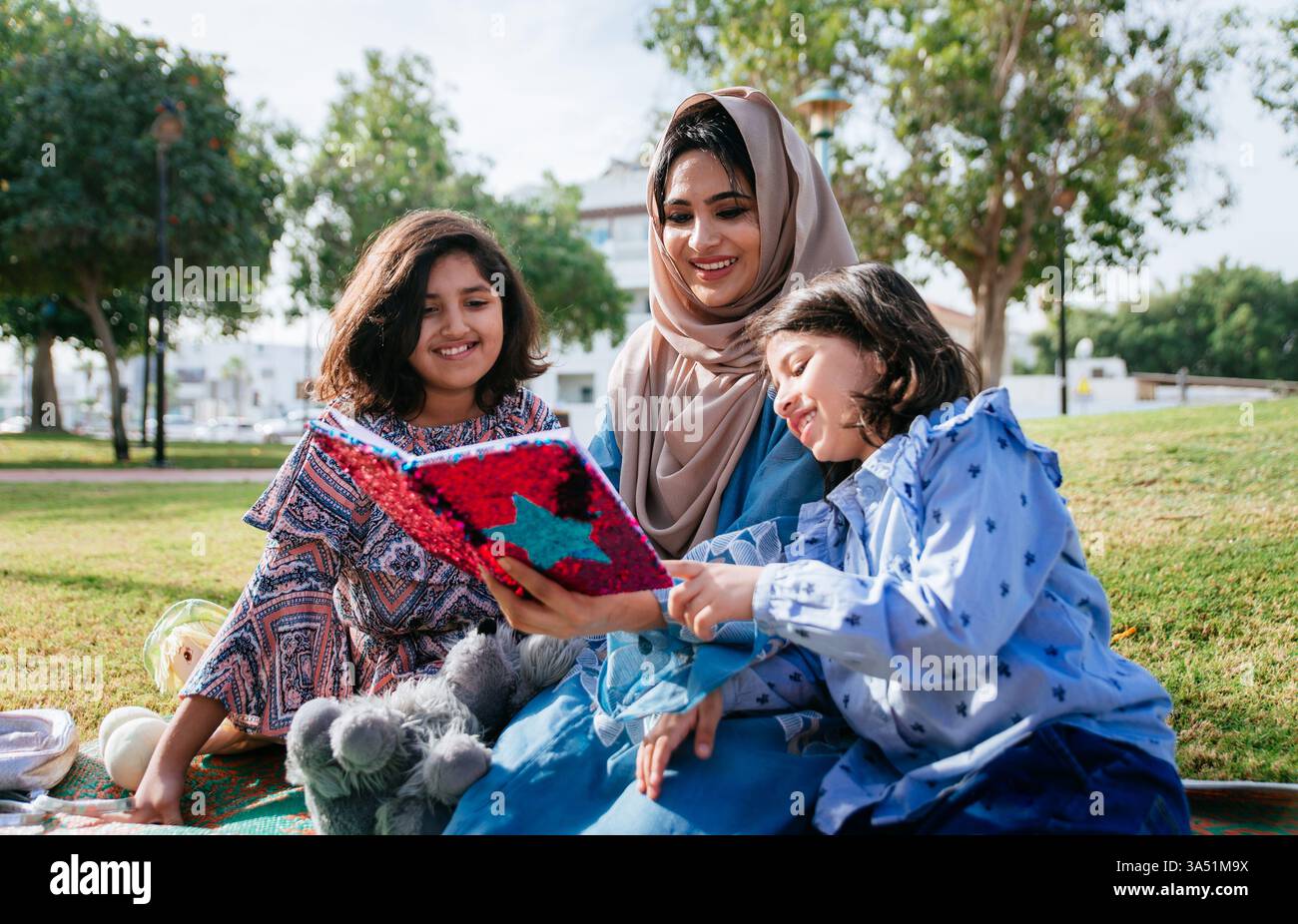 Arab child smiling preteen hi-res stock photography and images - Alamy