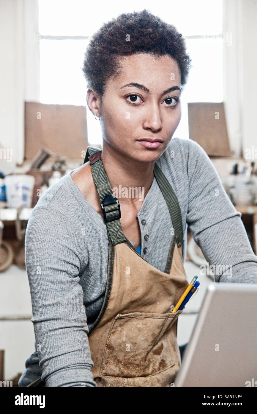 Serious black female carpenter hi-res stock photography and images - Alamy