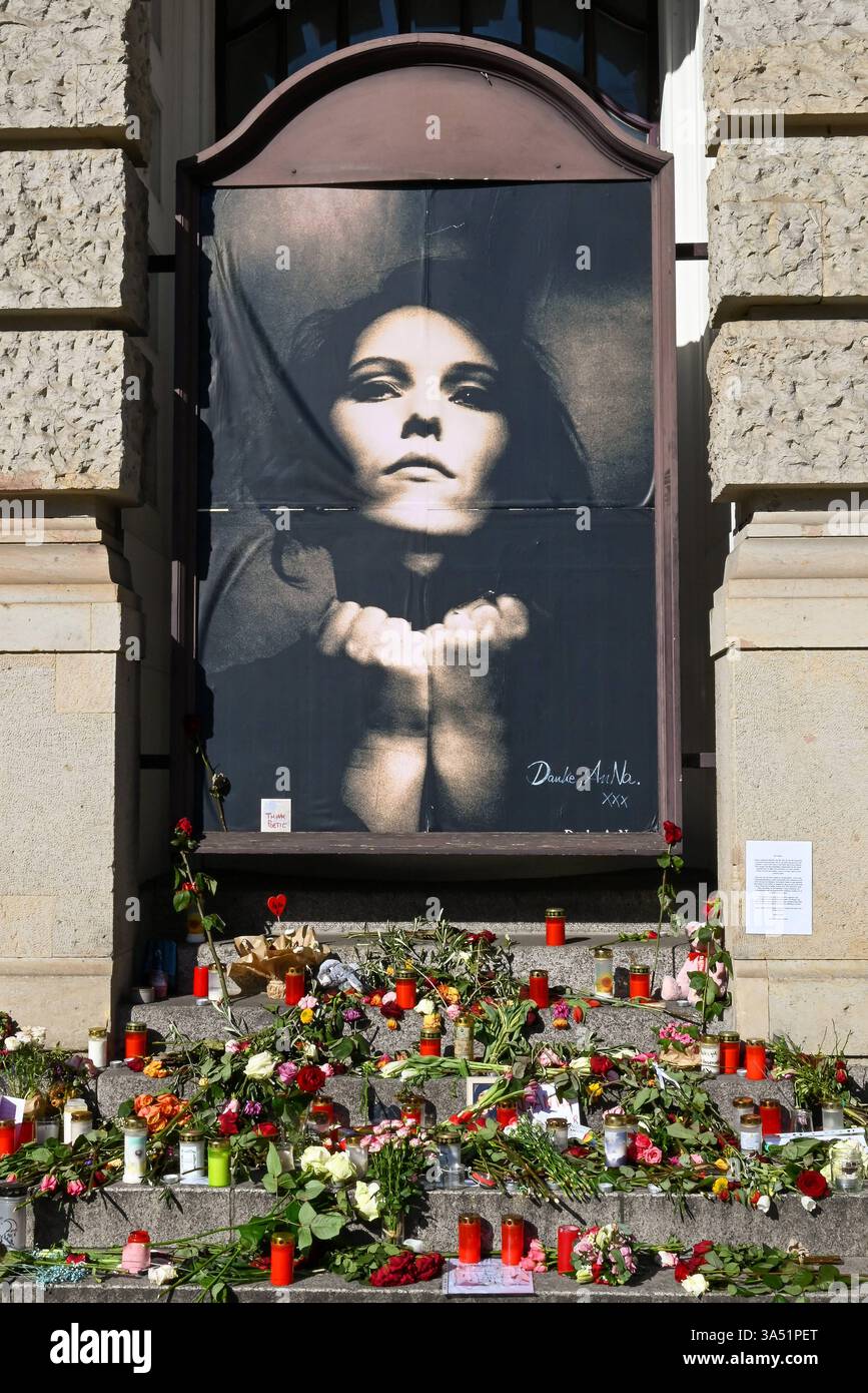 Gedenken an AnNa R. Andrea Neuenhofen Gedenkort für AnNa R. am Theater ...