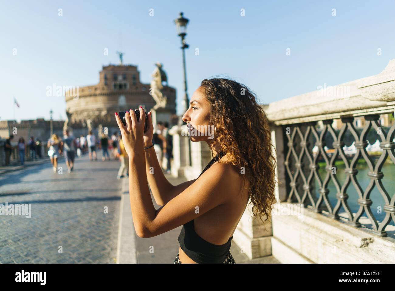 Woman taking photo monument hi-res stock photography and images - Alamy