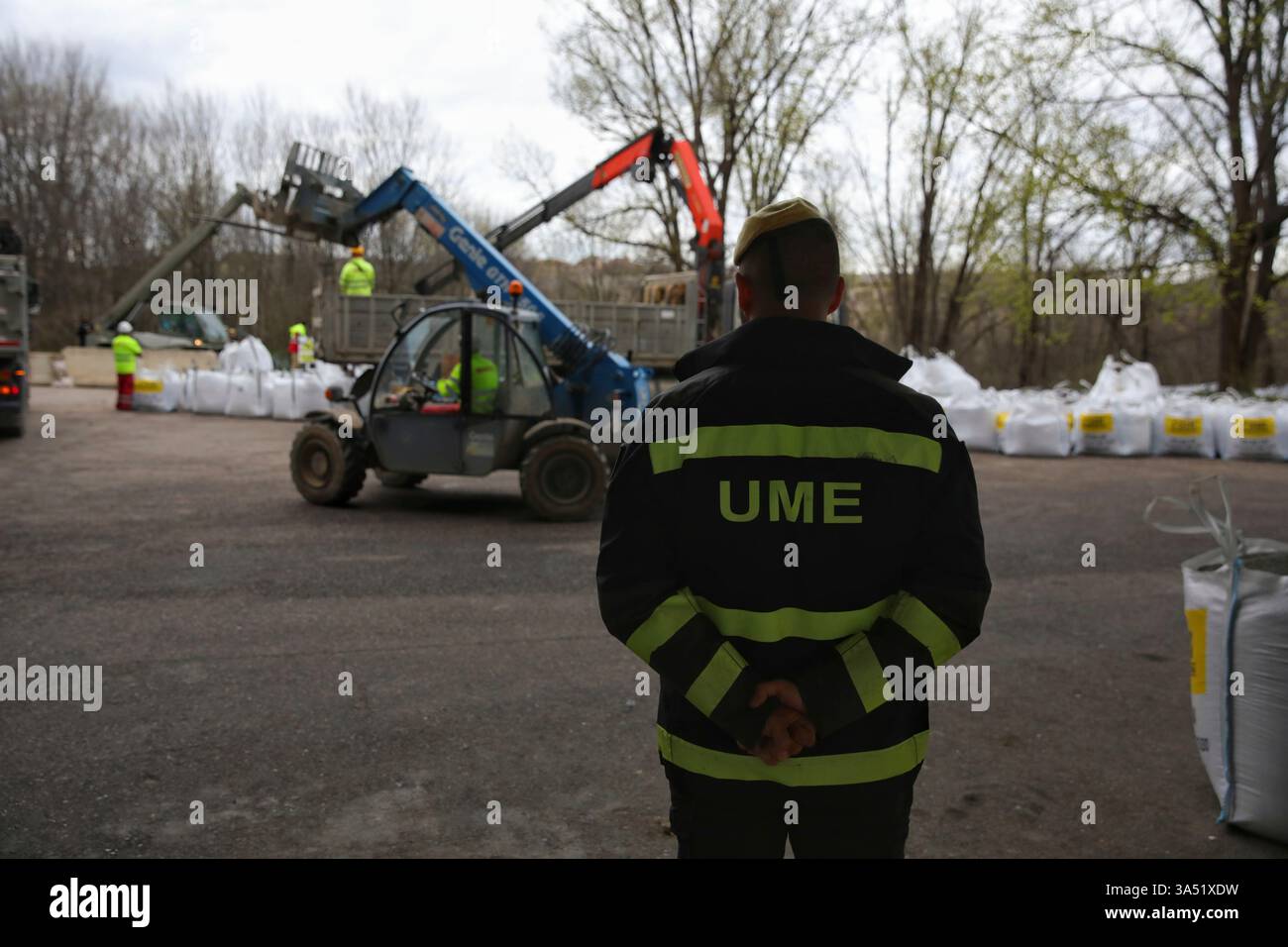 UME agents work on a dike at the National Hospital of Parapléjicos, on ...