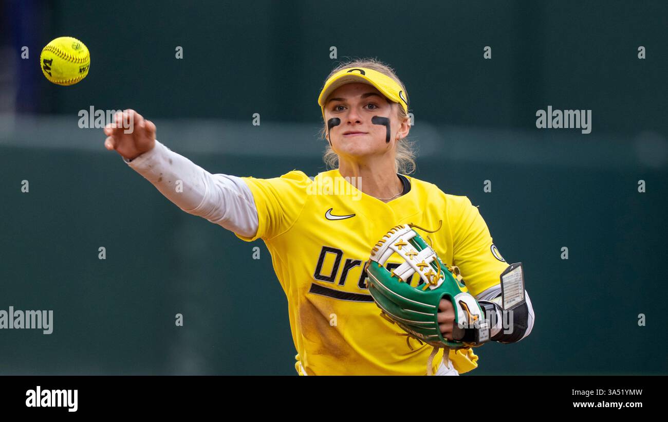 Oregon shortstop Paige Sinicki throw to first base after fielding a ...